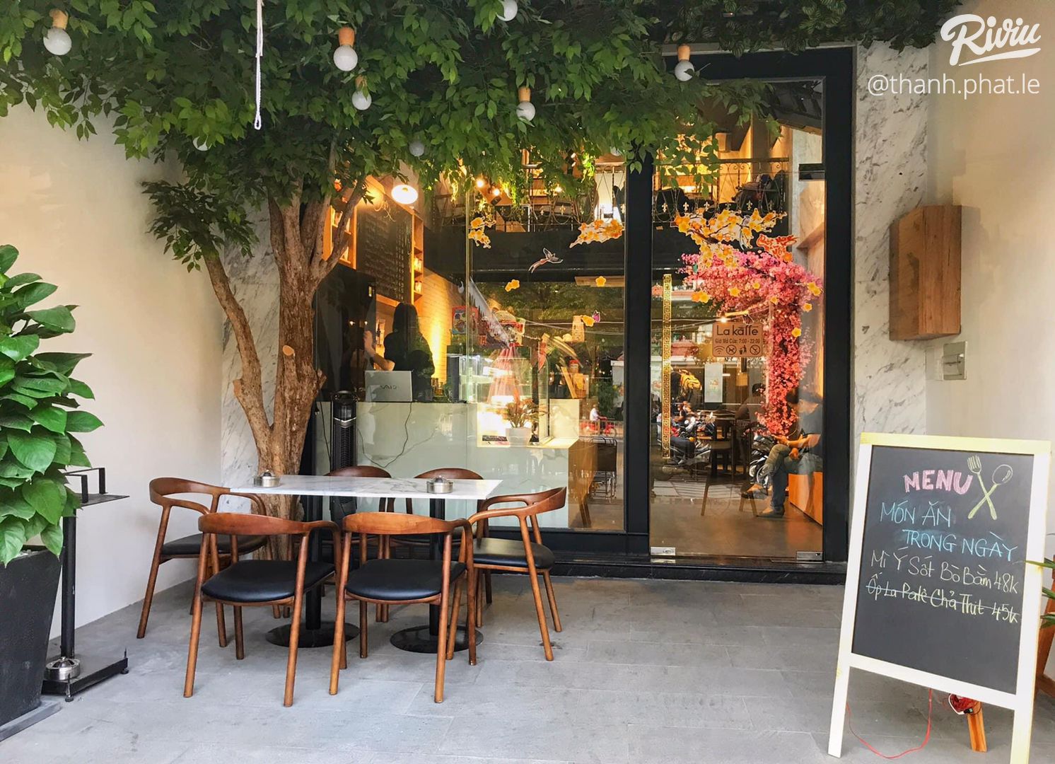 La Kaffe 868A Tạ Quang Bửu, P5, Q8 | riviu.vn